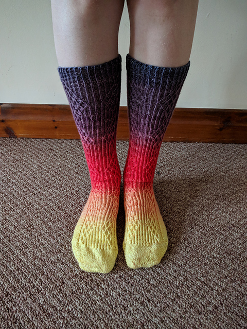 [FO] Some gradient cabled socks I just finished. :) : r/knitting