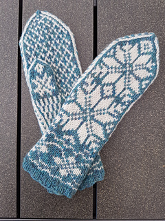 Ravelry: Selbu Mittens pattern by Skeindeer Knits