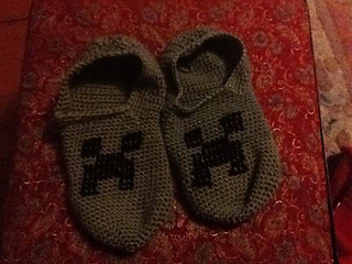 Ravelry: Minecraft Creeper Slippers pattern by Codi Hudnall