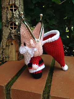 Ravelry: Santa Coin Purse pattern by Laura Sutcliffe