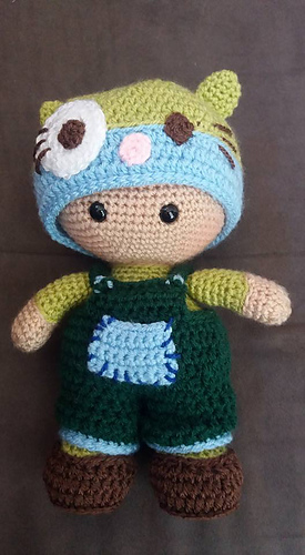 Ravelry: Weebee Doll - Mix and Match Clothing pattern by Laura Tegg