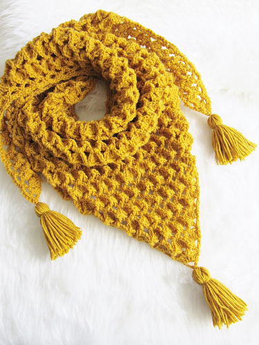 Rose Petals Scarf I made on my night shifts this week : r/crochet