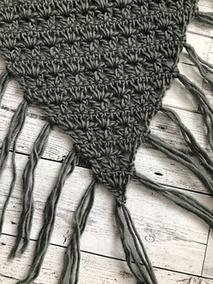 Ravelry: Cozy Bandanna Scarf pattern by Sierra Fontaine