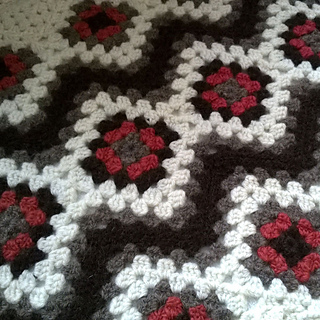 Ravelry: Diagonal Granny Square Baby Blanket pattern by Sari Siutti