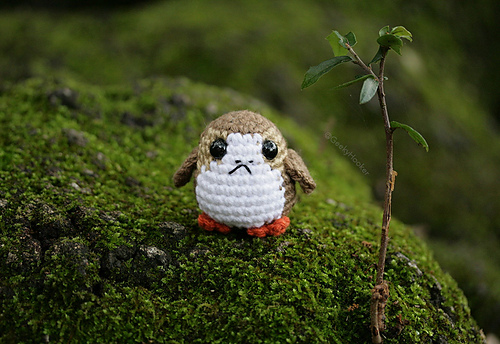 I made /u/GeekyHooker’s amazingly adorable porgs! Link to pattern in ...